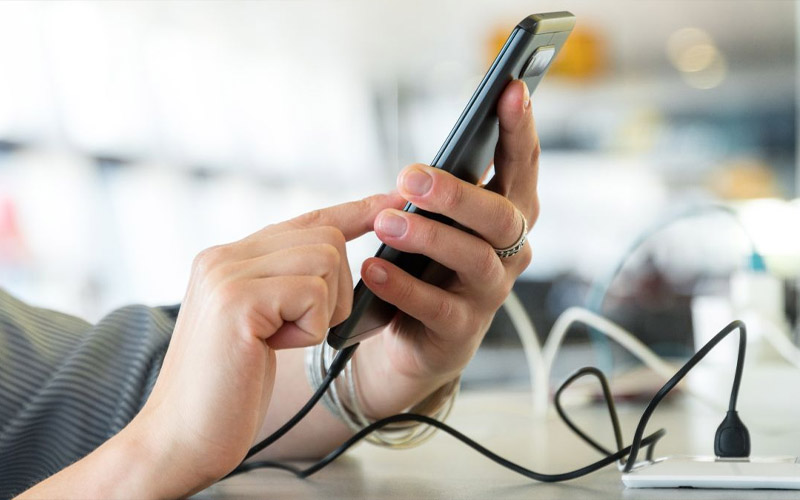 FBI’s Shocking Warning: Avoid Free Charging Stations! – DailyFeed.org